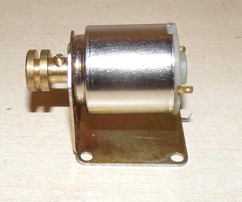 Mamod Showmans Type Dynamo With Pulley - New Old Factory Stock – Ali's ...