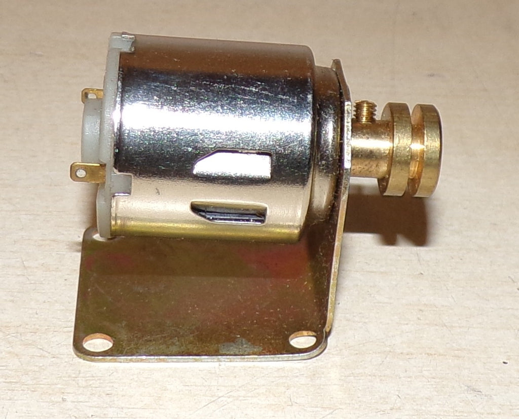 Mamod Showmans Type Dynamo With Pulley - New Old Factory Stock – Ali's ...